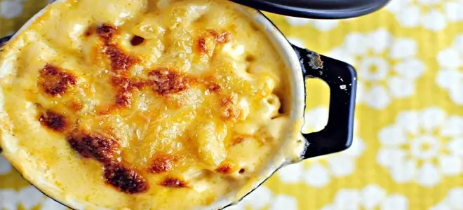 Macarrão com carne - receitas em um fogão lento, em uma frigideira e no forno, com batatas, queijo, legumes 27315_8