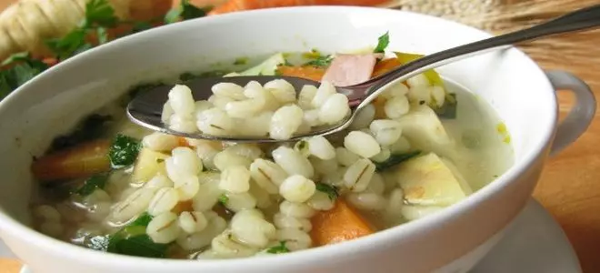 Sopa de pescado de Gorbushi con Perlovy