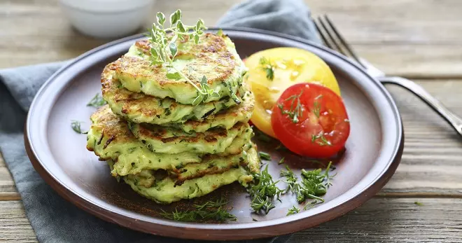 Distasi minn Zucchini - Riċetti sempliċi ta 'platti tad-dawl Delicious