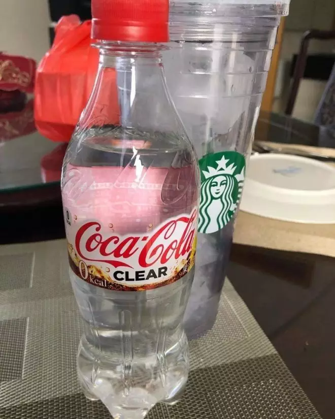 An Dir hutt e puer Dréimoment transparent Coca Cola probéiert