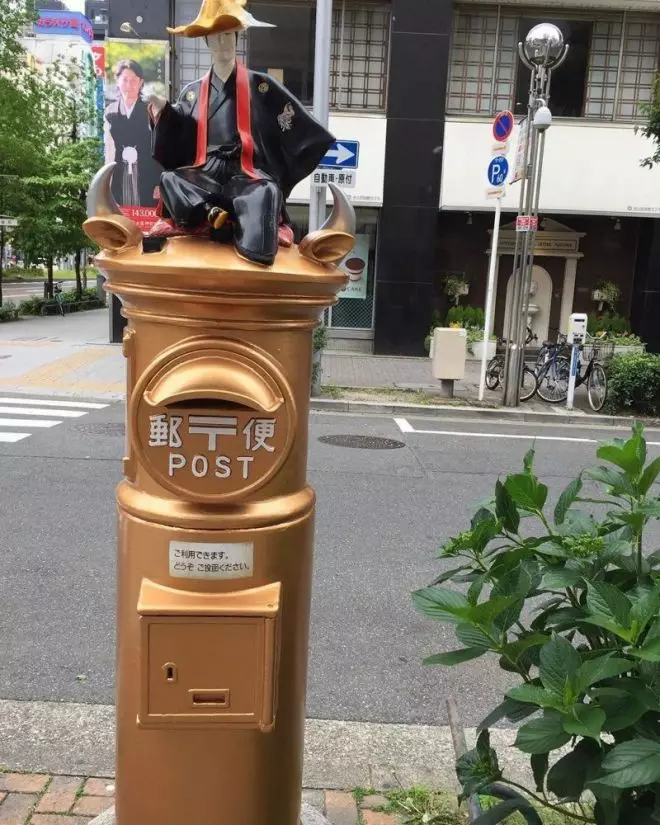 Zu Tokyo Léift ongewéinlech Mailboxen