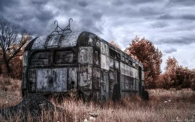 TrolleyBus an der Mëtt vum Feld