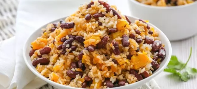 Pilaf con frijoles sin receta de carne.