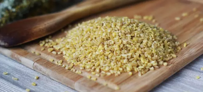 Bulgur - Quais são os cereais, como cozinhar, usar e prejudicar, receitas PLOV, sopa turca e outros pratos 28425_2