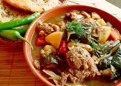 stew sty ជាមួយបន្លែនៅក្នុងឡ