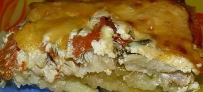 Casserole ine mackerel uye mbatatisi mune oveni