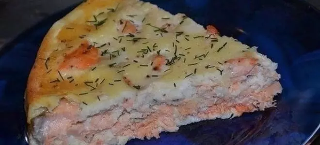A torta de peixe en Multicooker
