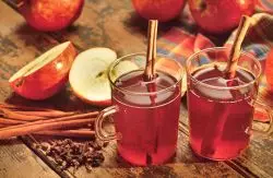 Tea tare da apple da kirfa