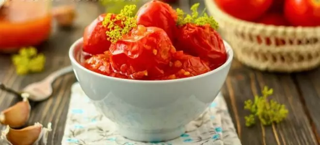 Pomodori nel proprio succo