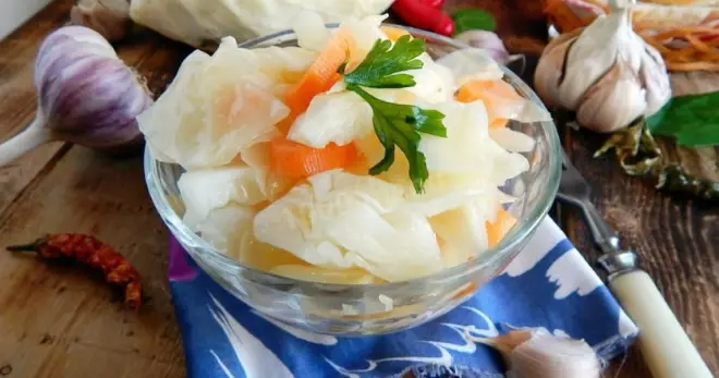 Resep kanggo sauerkraut krasan sing enak kanggo meja!