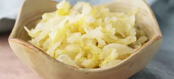 Resep kanggo sauerkraut krasan sing enak kanthi bit, mrico lan apel 29381_8