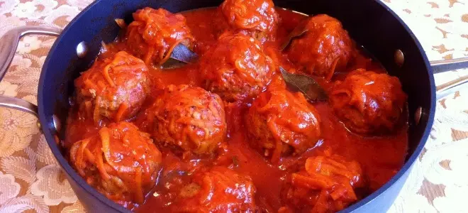 ቲማቲም መረቅ ውስጥ ሩዝ ጋር meatballs አዘገጃጀት