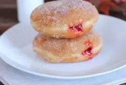 Donutsên Donuts bi dagirtinê