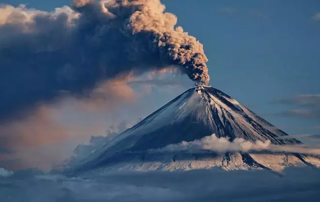 எரிமலை Merapi.