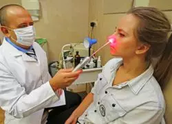 Sinusito kaj Rhinitis Simptomoj kaj Traktado