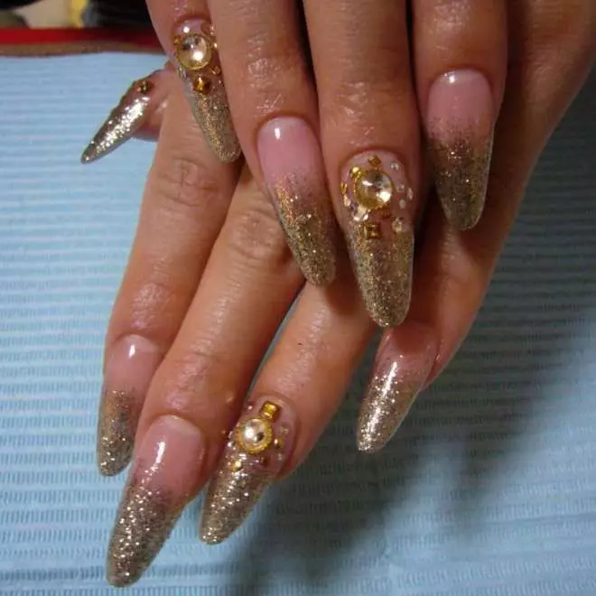 Sharp Nails - Disenyo ng matalim na mga kuko, manikyur Pranses sa matalim na mga kuko, larawan 33230_25