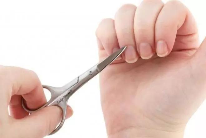 Cutting nail scissors