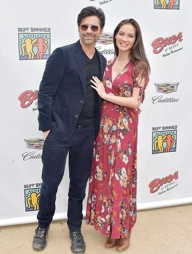 John Stamos dengan istri keitlin