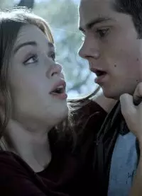 Dylan tentang Brian dan Holland Roden memainkan peran Stylza dan Lydia