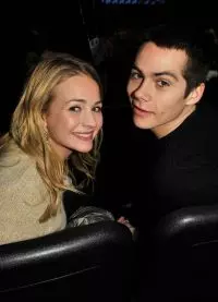 Dylan เกี่ยวกับ Brian และ Britt Robertson ในหอประชุม