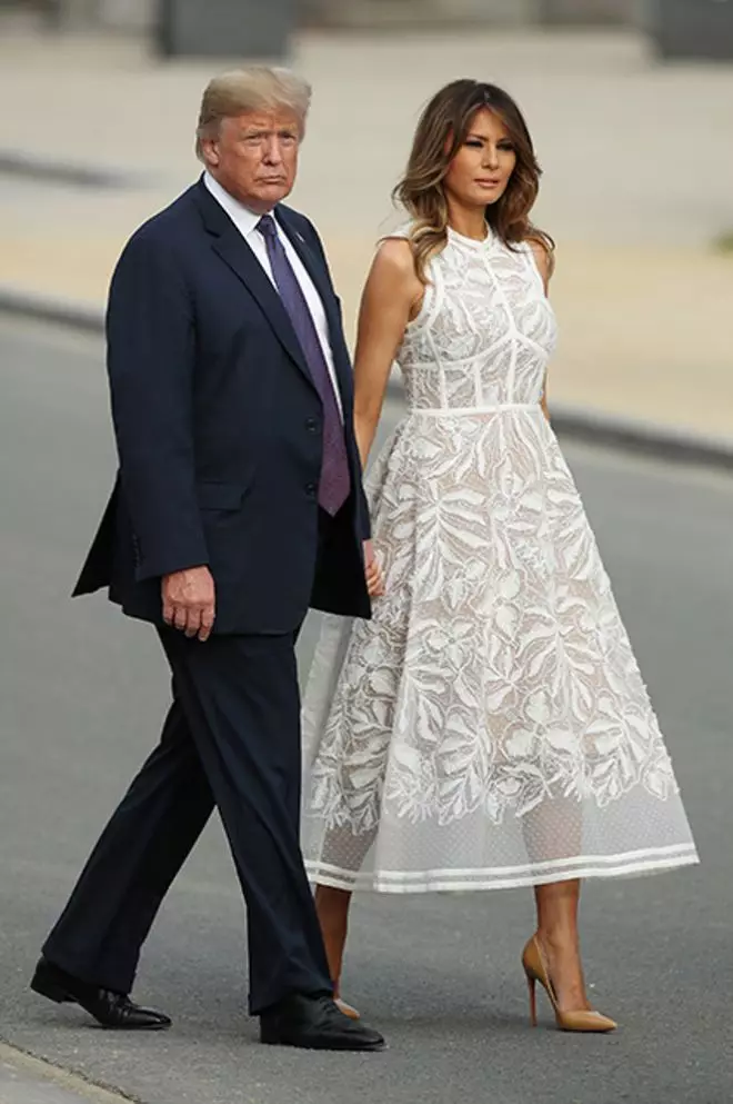 Melania in een luxe witte jurk