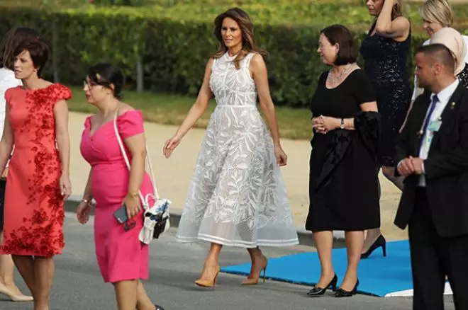 Op melania jurk van het merk Elie Saab