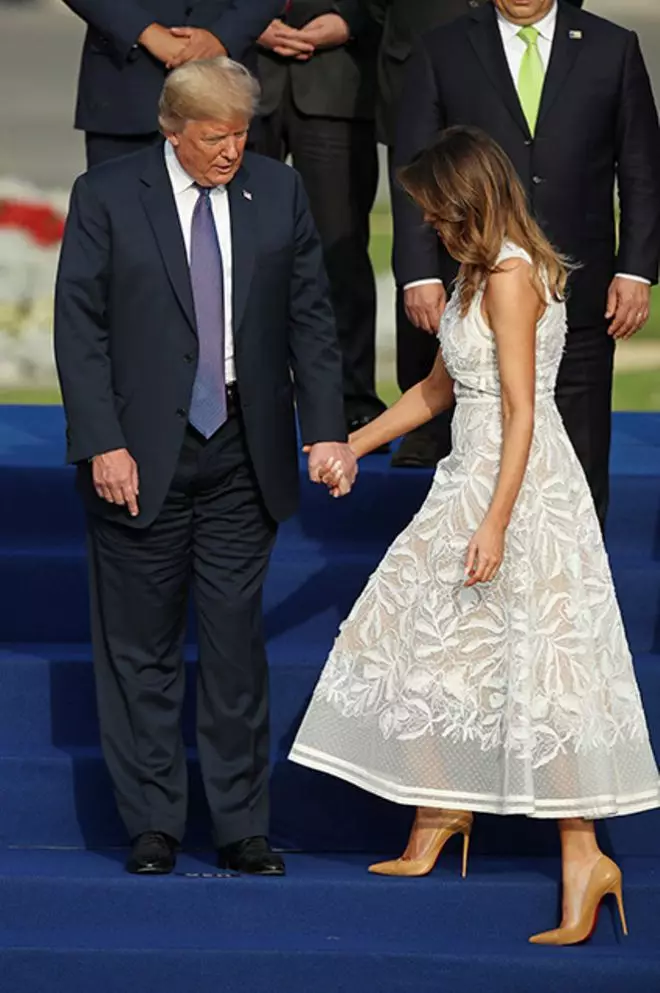 O le au Fan na talisapaia le ata o Melania