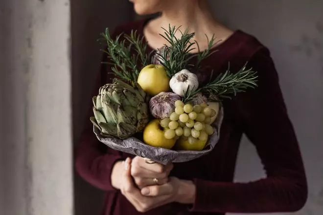 Meedchen a Bouquet