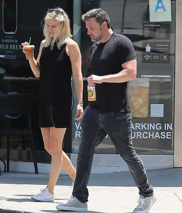 Ben Affleck e Lindsay Shukuk hanno comprato il caffè