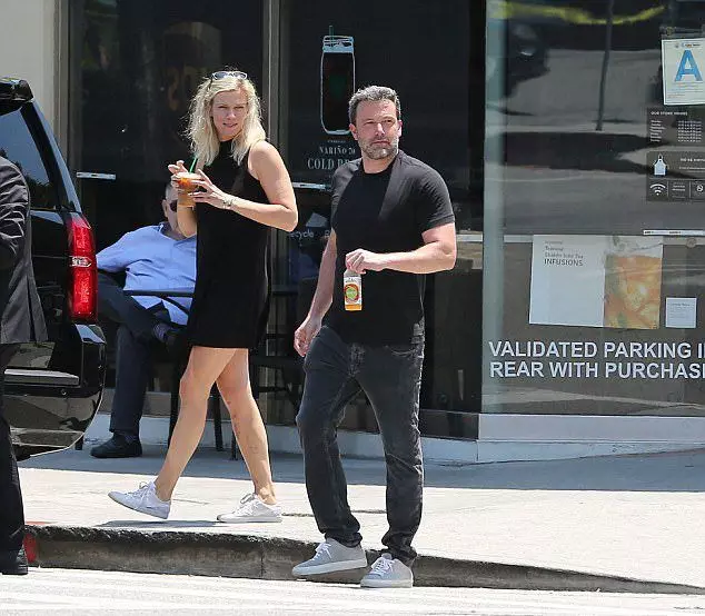 Couple Ben Affleck and Lindsay Shusus