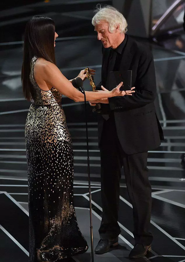 Sandra Bullock Hands Awards.