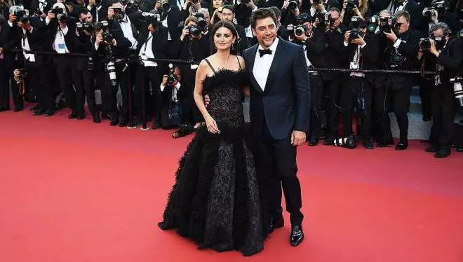 Penelope Cruz thiab Javier Bardem rau cov liab walkway nyob rau hauv Cannes