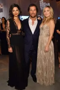 Matthew McConaja avec son épouse Camilla Alves et Kate Hudson