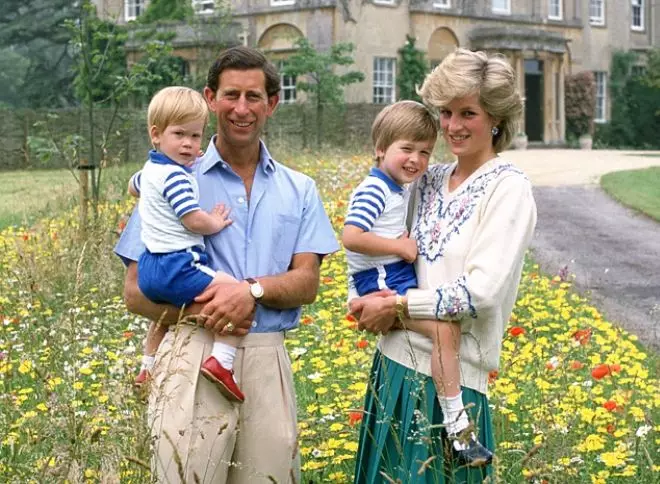 Prins Harry en Prins William met ouders