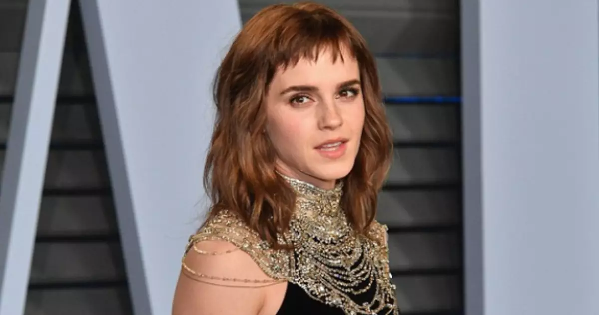 Emma Watson, HEYTERALS'a, dövmesi'ne Vanity Fuarı 2018'de yükseldi.