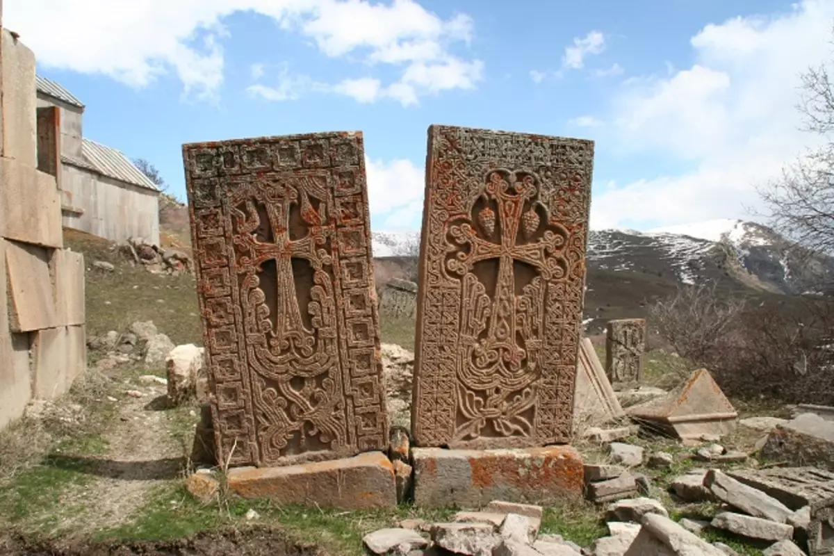 Khachkars ati awọn okuta-ajo