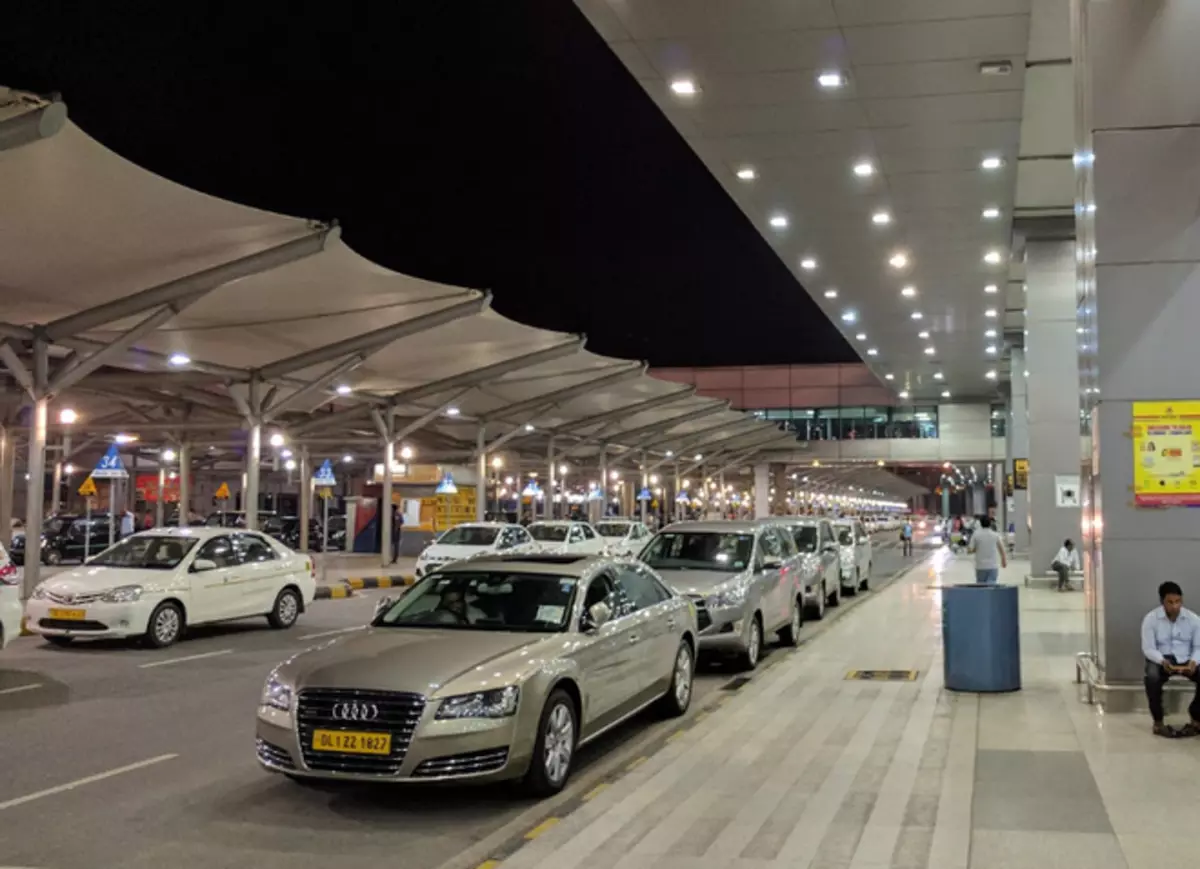 Kako doći od Delhi Airport Centru