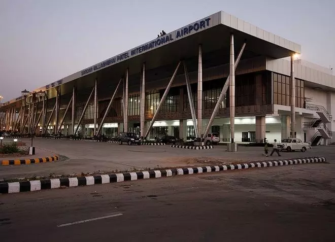 Bandara ing Ahmadabad dijenengi Sawise Sardar Valabbai Patella