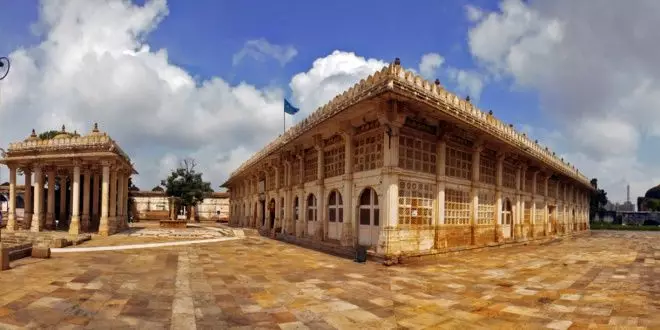 Temple Sarkhead Raja