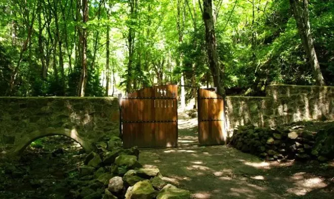 L'entrada a territori de el monestir