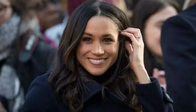 Dalğalı saç Meghan Markle