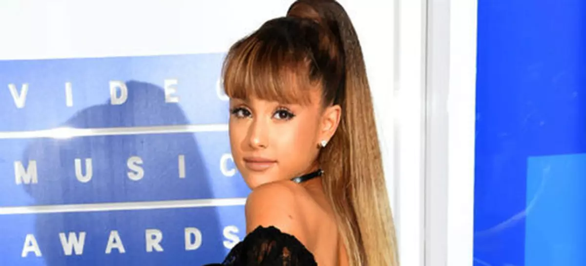 Ariana Grande kun Bangs en 2016