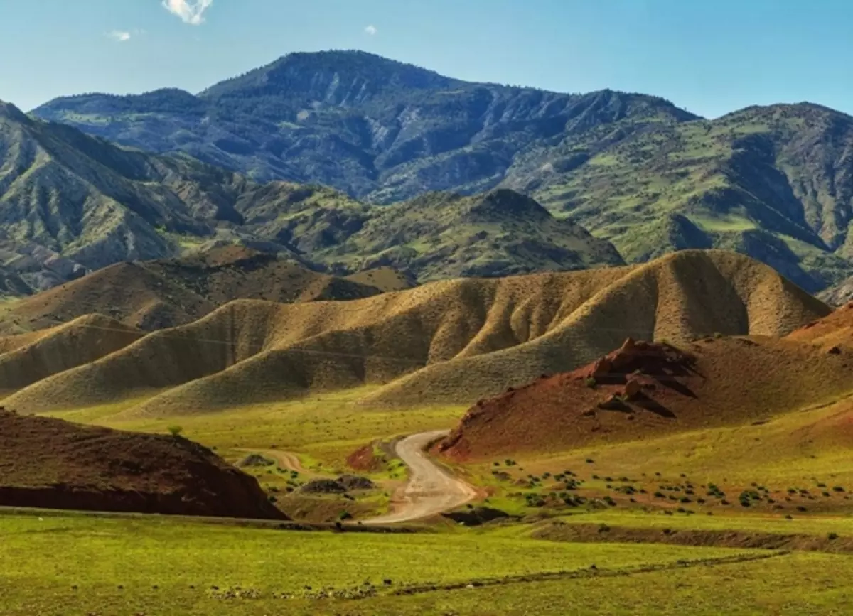 Kupanda milima italeta hisia nyingi