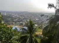 Pohled na Sihanoukville z vrcholu pagoda