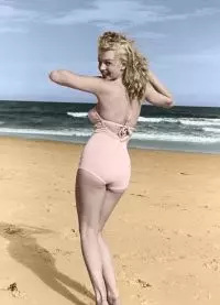 Marilyn Monroe sanble gwo sou foto a nan nenpòt ang