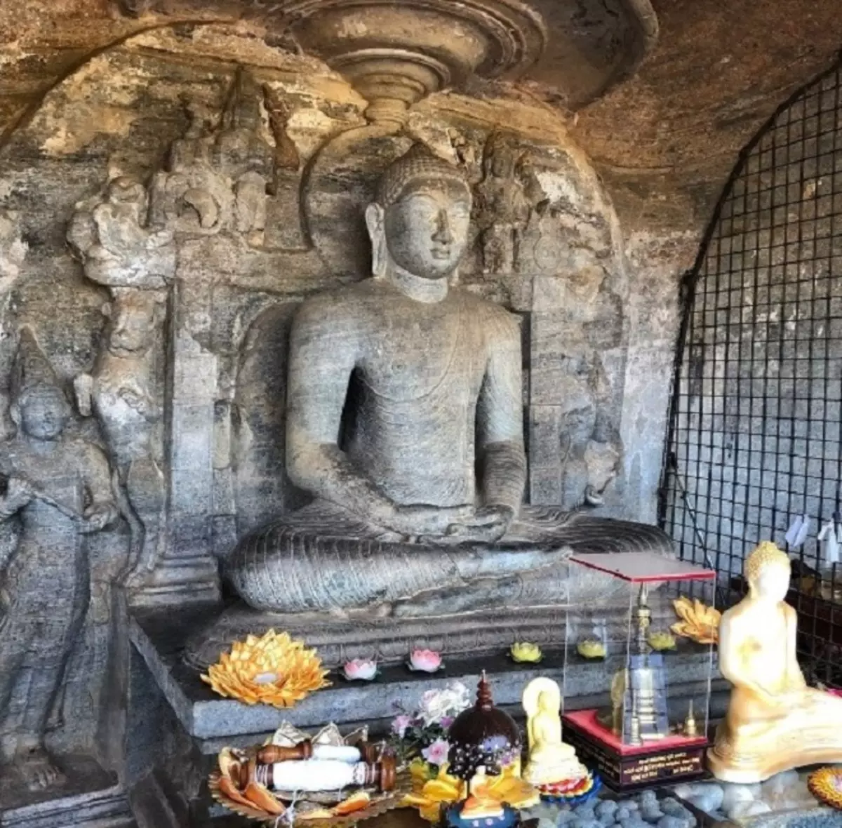 Sitting Buddha heykəltəraşlıq