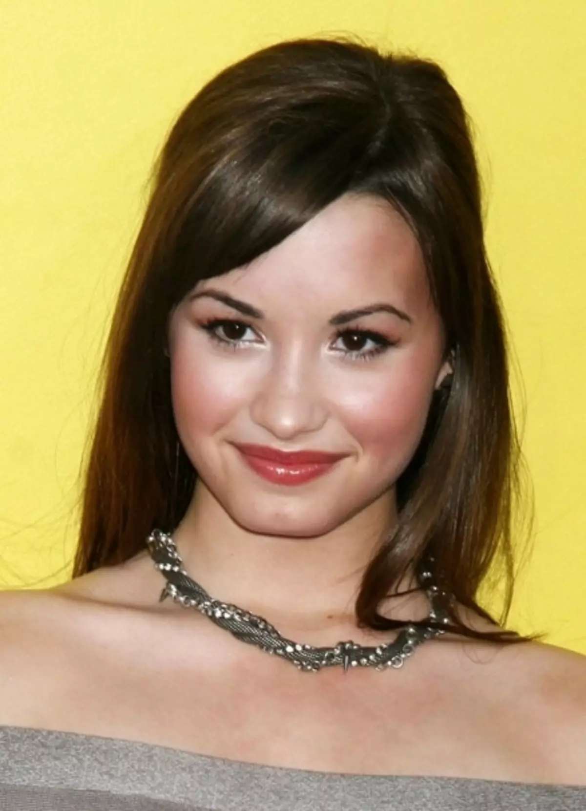 હેરસ્ટાઇલ ડેમી Lovato