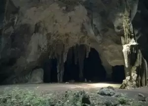 Entrée de l'une des grottes de cames