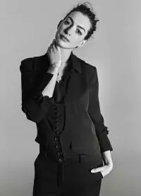 Virsiichteg Bild vun der Ann Hathaway fir Instyle