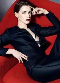 Ann Hathaway ho an'ny Magazine Elle UK